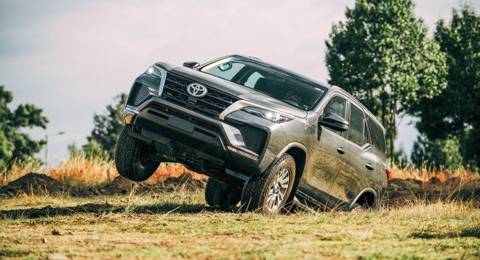 Toyota del Ecuador | Vehículos híbridos, Camionetas y Autos